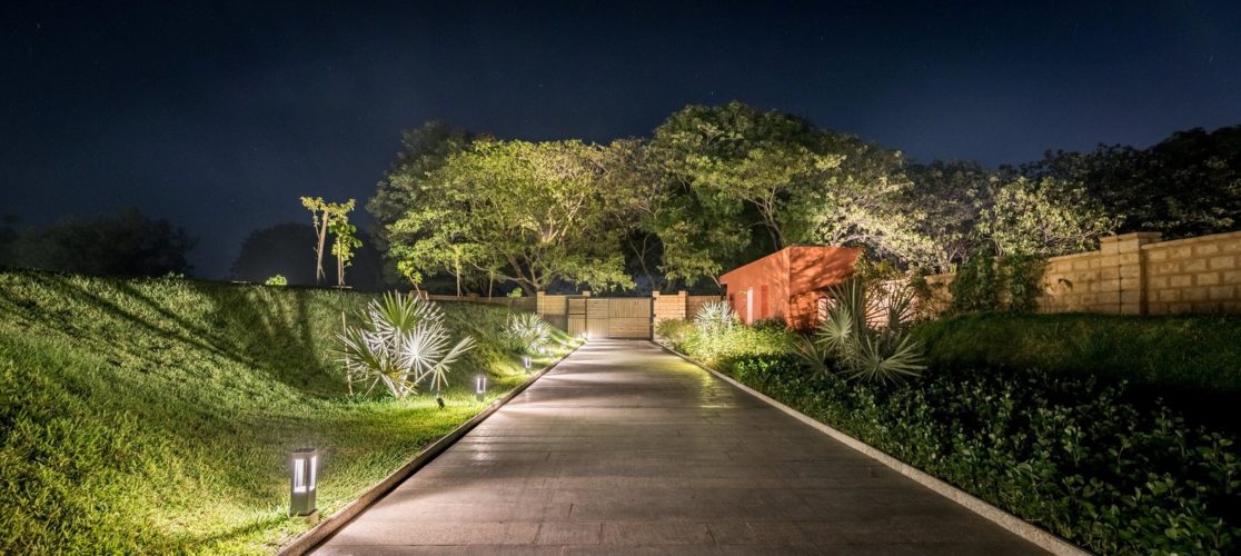 This Outhouse has Complete Green Terrace | MISA ARCHITECTS - The ...