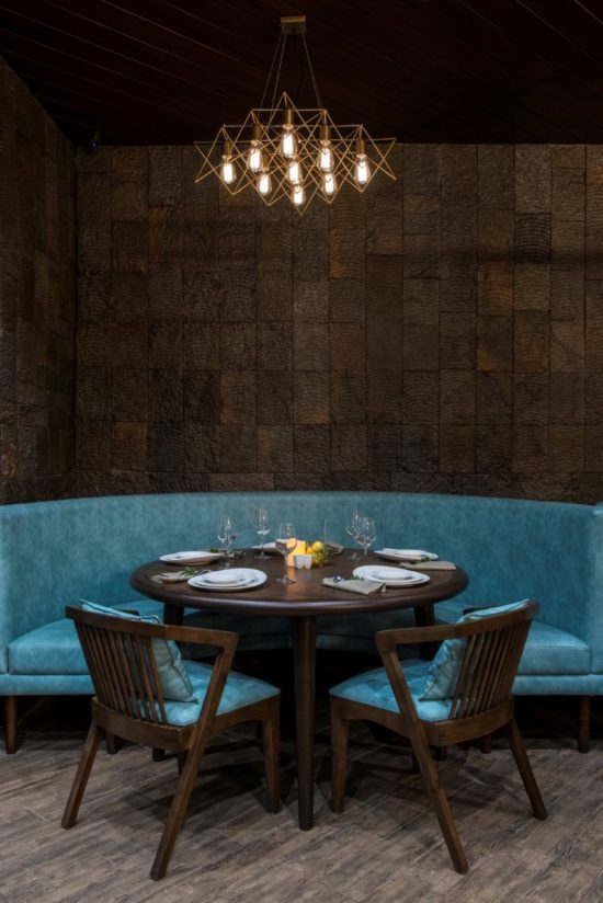 Vintage Looking Restaurant Design Has Modern Experience | Neovana ...