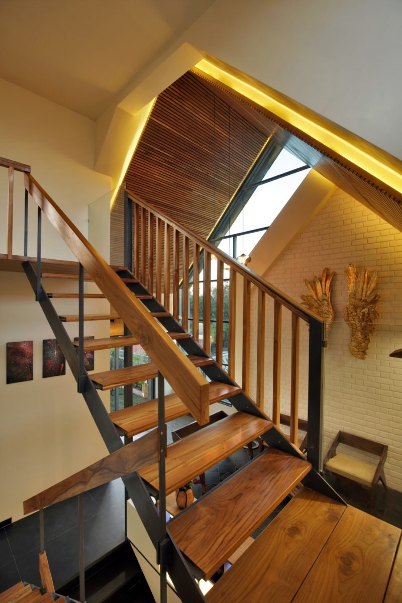 An Exposed Brick Front Elevation Gives the Villa an Evergreen Look ...
