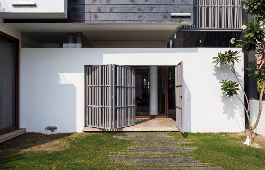 Modern Contemporary Residence | Charged Voids - The Architects Diary