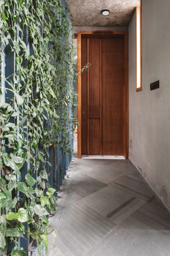 The Heart of the House is the Double Height Courtyard | Neogenesis ...