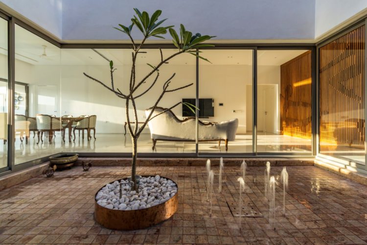 House Around a Central Courtyard | Charged Voids - The Architects Diary