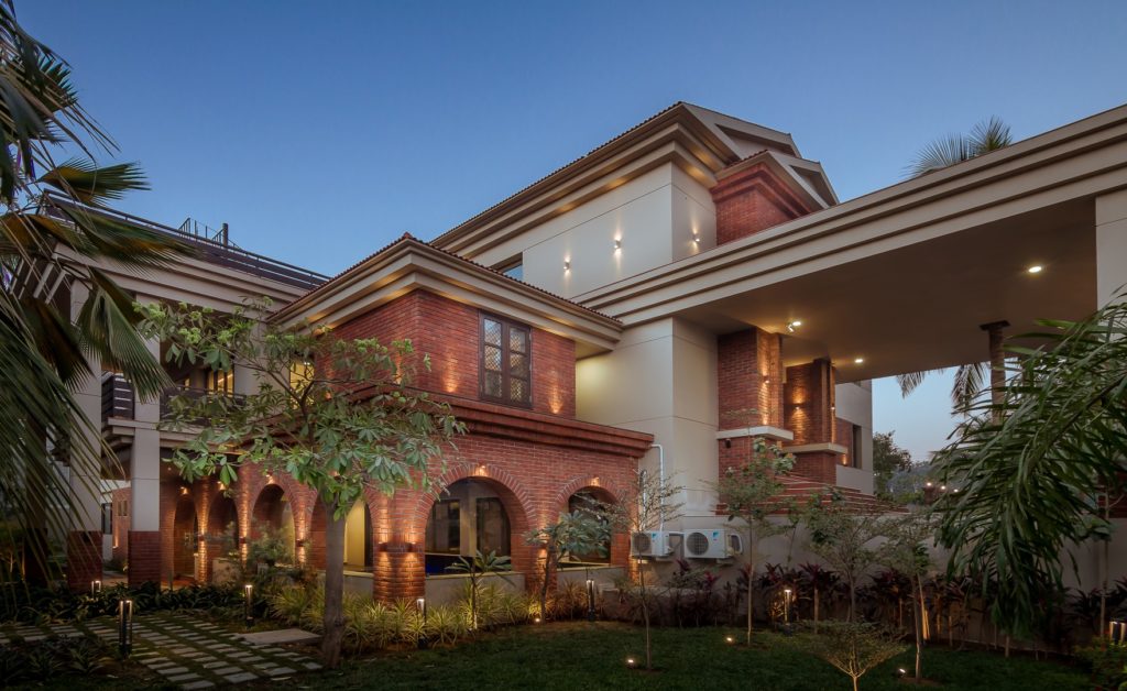 Residence Design Interplay Between Contemporary and Classical Style of ...