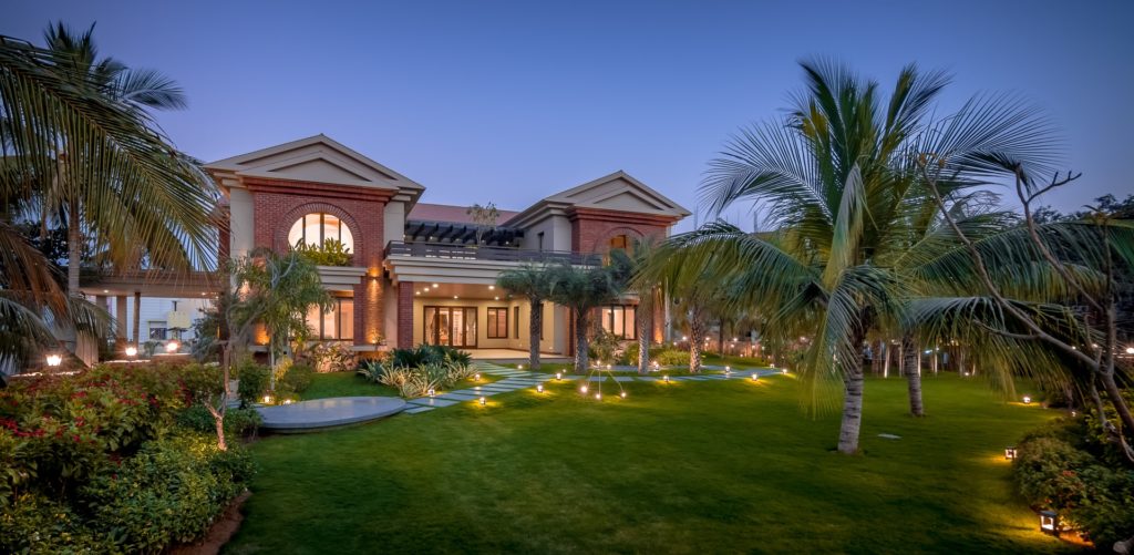 Residence Design Interplay Between Contemporary and Classical Style of ...