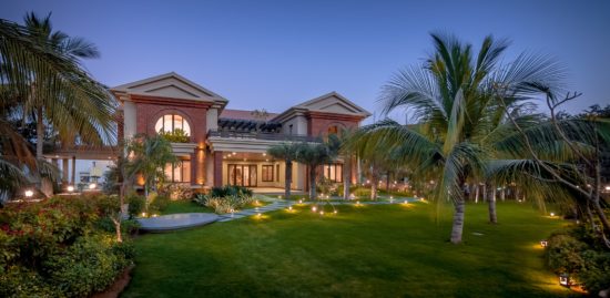 Residence Design Interplay Between Contemporary and Classical Style of ...