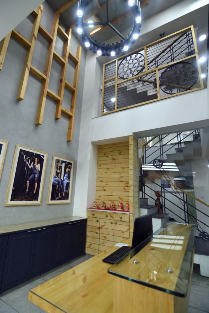 Contemporary Office Has an Aura of Wholeness and Expresses | Spaces ...