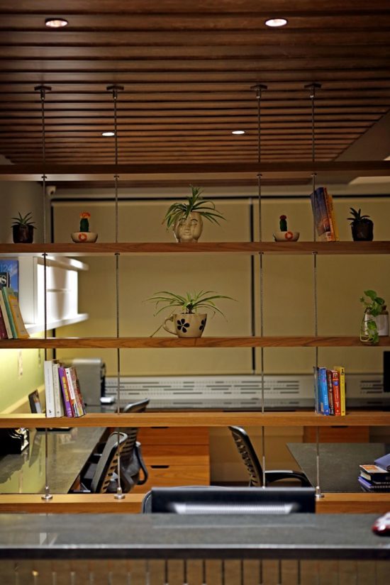 Corporate Office Interior Breaks the Monotony and Boring Environment ...