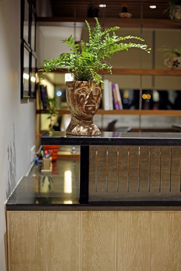 Corporate Office Interior Breaks the Monotony and Boring Environment ...