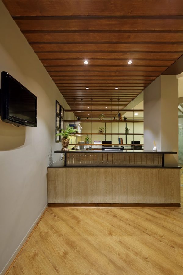 Corporate Office Interior Breaks the Monotony and Boring Environment ...