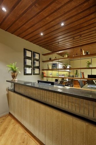 Corporate Office Interior Breaks the Monotony and Boring Environment ...