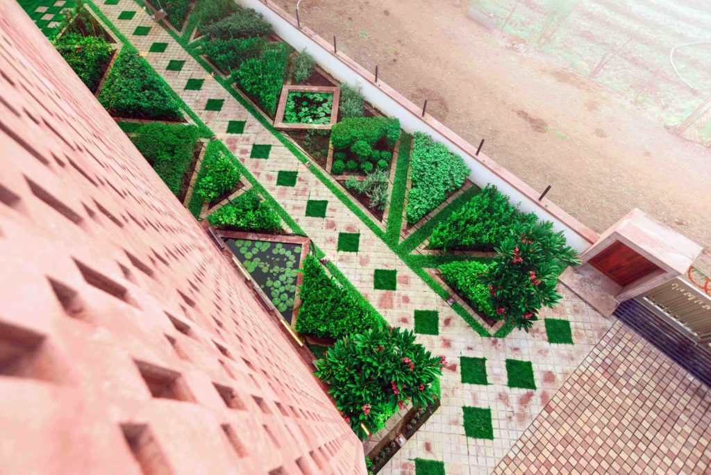 The Stone Jali Helps Lowering The Temperature Inside This Dwell - The ...