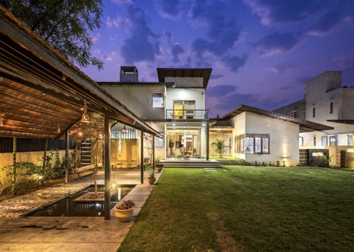 Traditional Architecture In Bold Contemporary Composition | 4th Axis ...