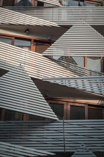 Apartment exterior Uses Aluminum Horizontal Facade | Plan Loci - The ...
