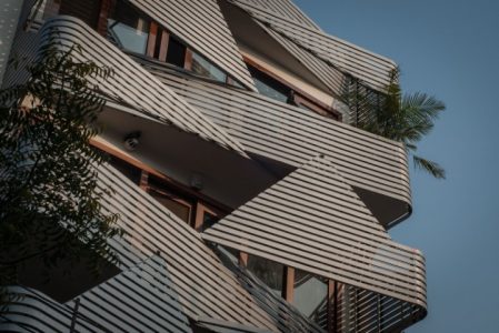 Apartment exterior Uses Aluminum Horizontal Facade | Plan Loci - The ...
