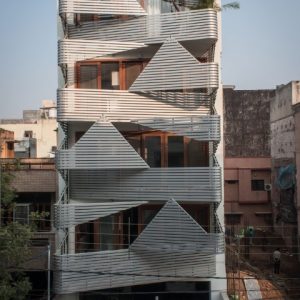 Apartment exterior Uses Aluminum Horizontal Facade | Plan Loci - The ...