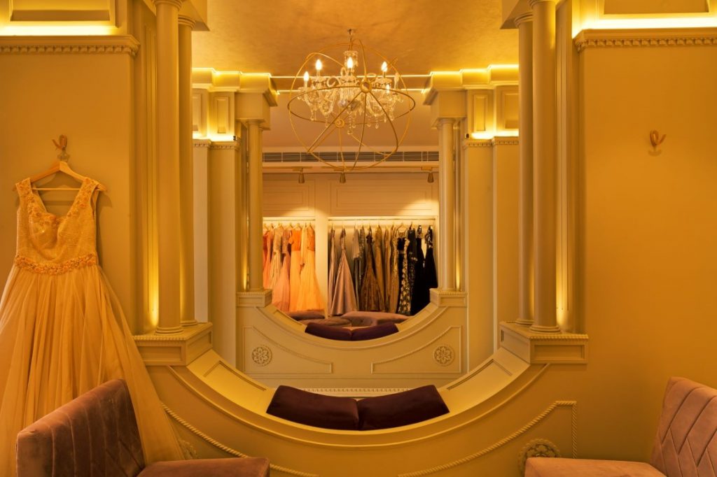 Minimalistic Style With Pristine White Interiors Boutique Design ...