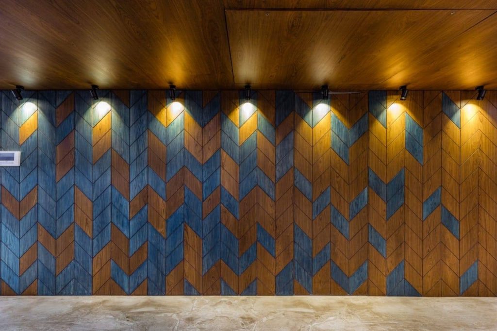 Interior Explores Combination Of Different Materials With Wood ...