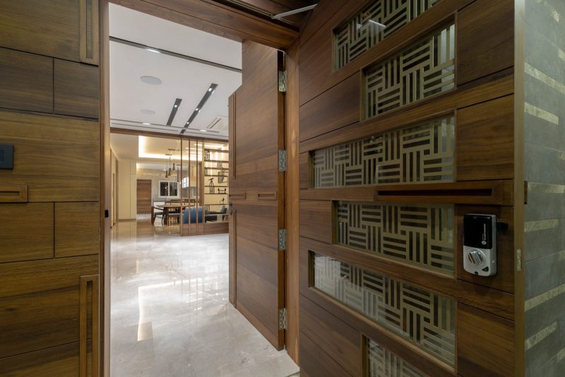 House Interior With Lavish Mix Of Textures | Crest Architects ...