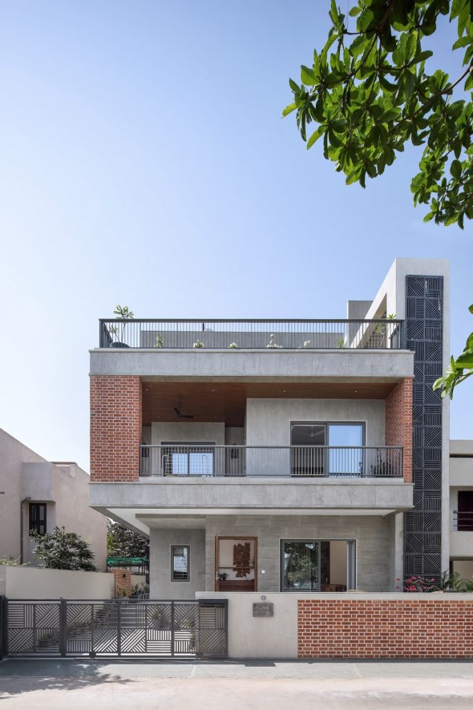 Integrated House with Indo-ethnic charm | Nirmanam Design Studio - The ...