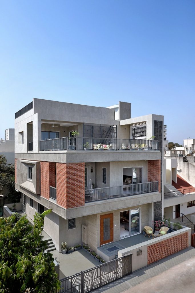 Integrated House with Indo-ethnic charm | Nirmanam Design Studio - The ...