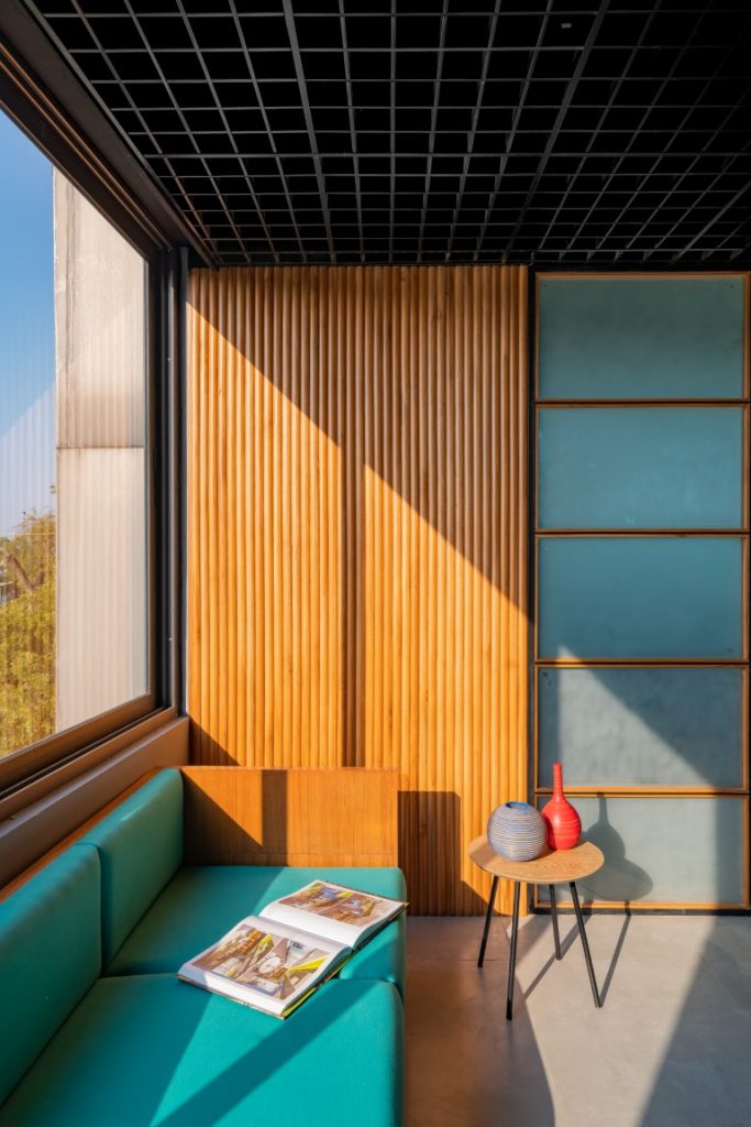 Office Interior With Minimal and Contemporary Approach | Inclined ...