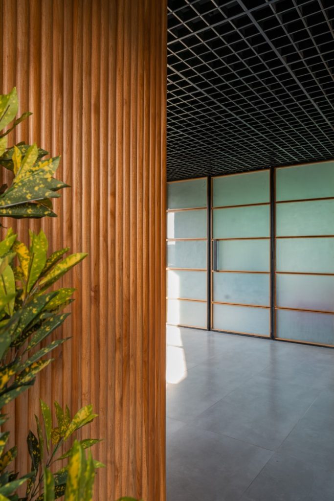 Office Interior With Minimal and Contemporary Approach | Inclined ...