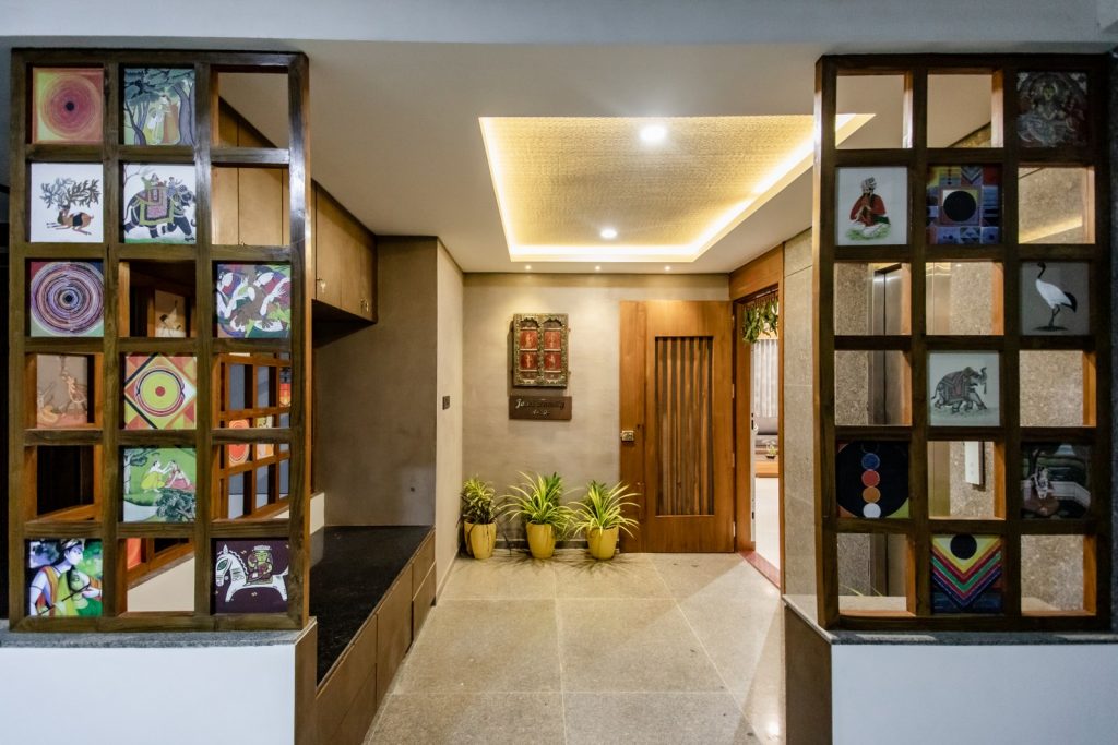 Apartment With An Eclectic Combination Of Tradition And Contemporary ...