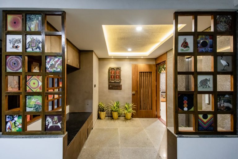 Apartment With An Eclectic Combination Of Tradition And Contemporary ...