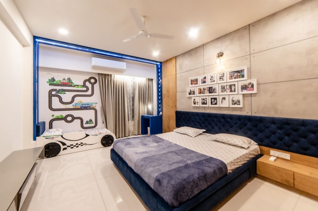 Apartment With An Eclectic Combination Of Tradition And Contemporary ...