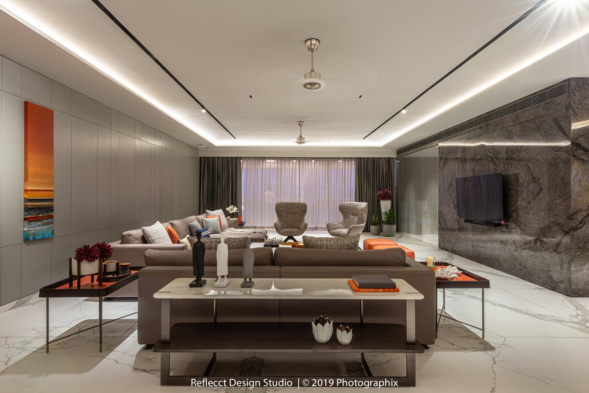 Traditional Yet Contemporary Apartment Balancing the two Contrary Ideas ...