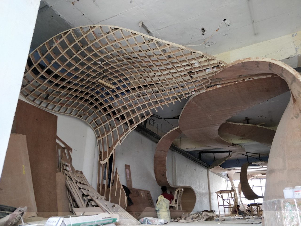 Store Design With Twisting And Turning Wood Ribbons | Studio Ardete ...