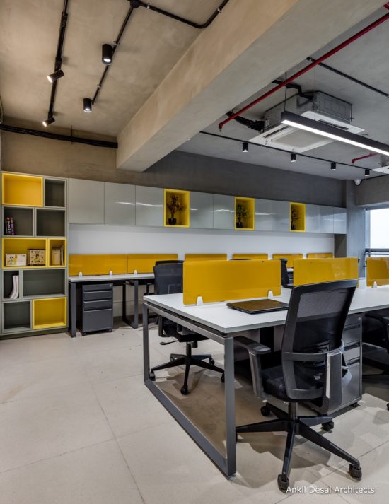 A Buoyant IT Office Interior Inculcating True Work Spirit | Ankil Desai ...