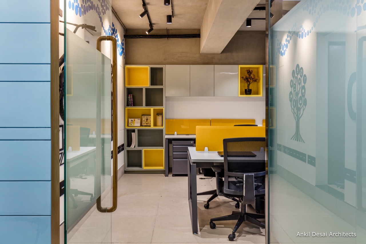 A Buoyant IT Office Interior Inculcating True Work Spirit | Ankil Desai ...