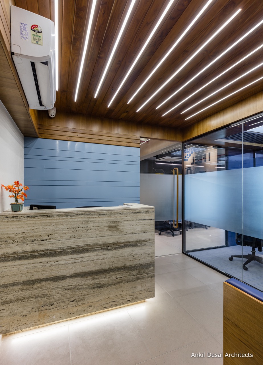 A Buoyant IT Office Interior Inculcating True Work Spirit | Ankil Desai ...