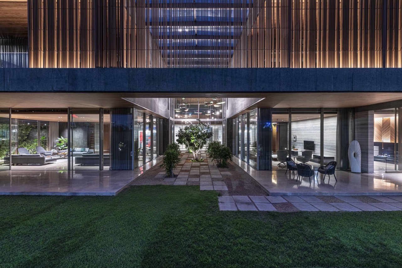 H-House Stands Strong With Minimal Architectural Forms | Co.Lab Design ...