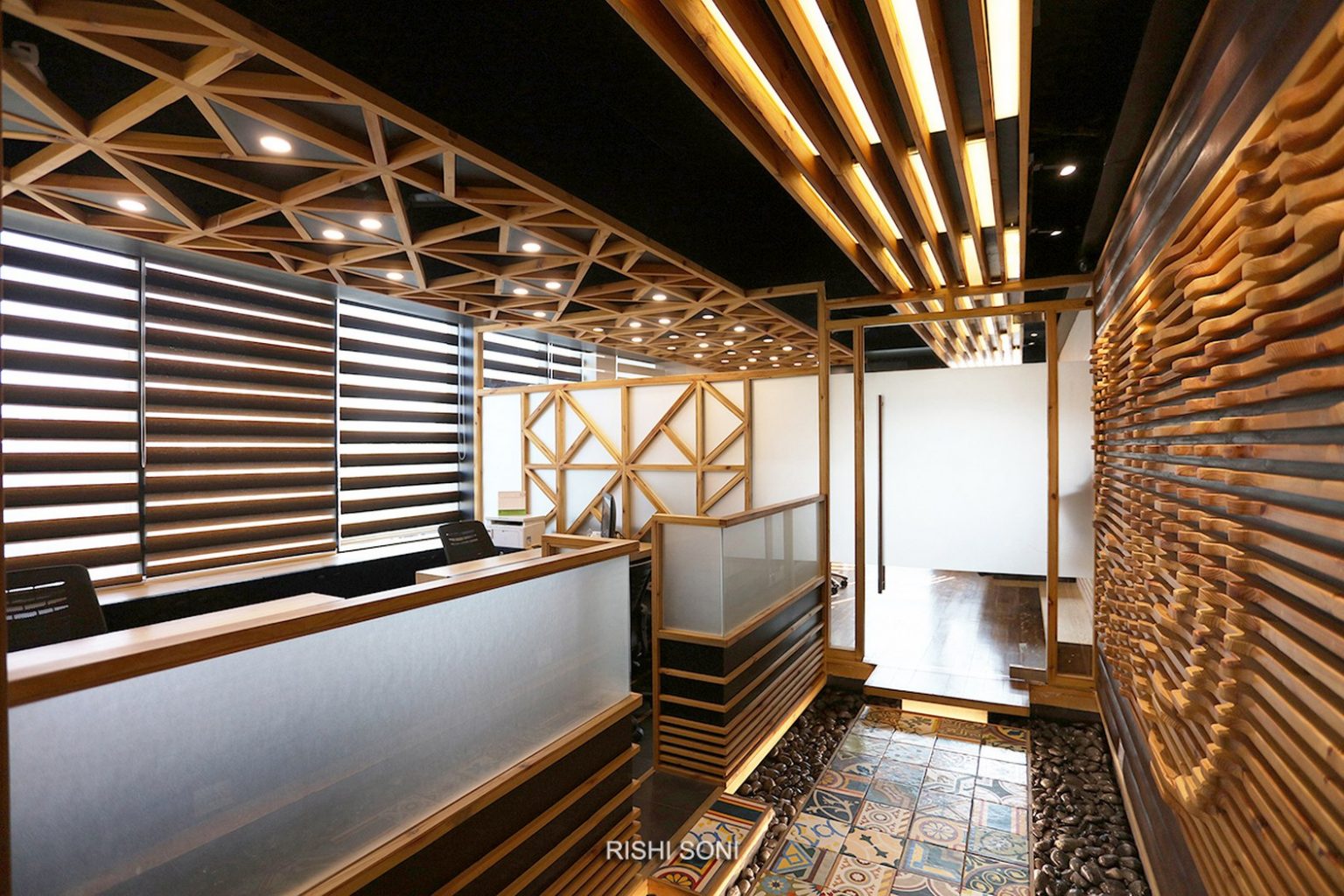 Office Decor That Exuberates A Taste For Swanky Interiors | Rishi ...