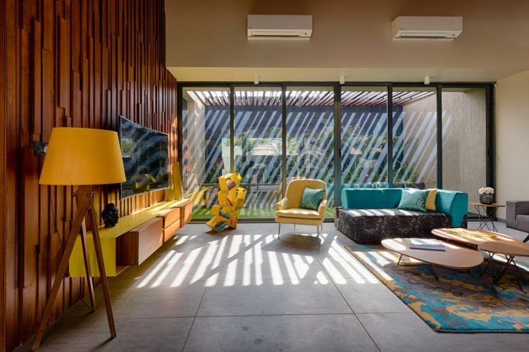 A Modern Villa With Cantilever Slabs And Glass Facades | VPA - The ...