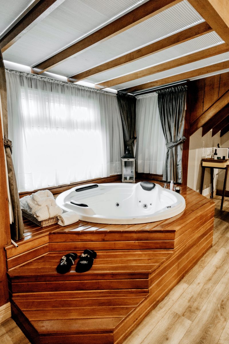 Whirlpool vs. Bath Tub: Which One Should You Get? - The Architects Diary