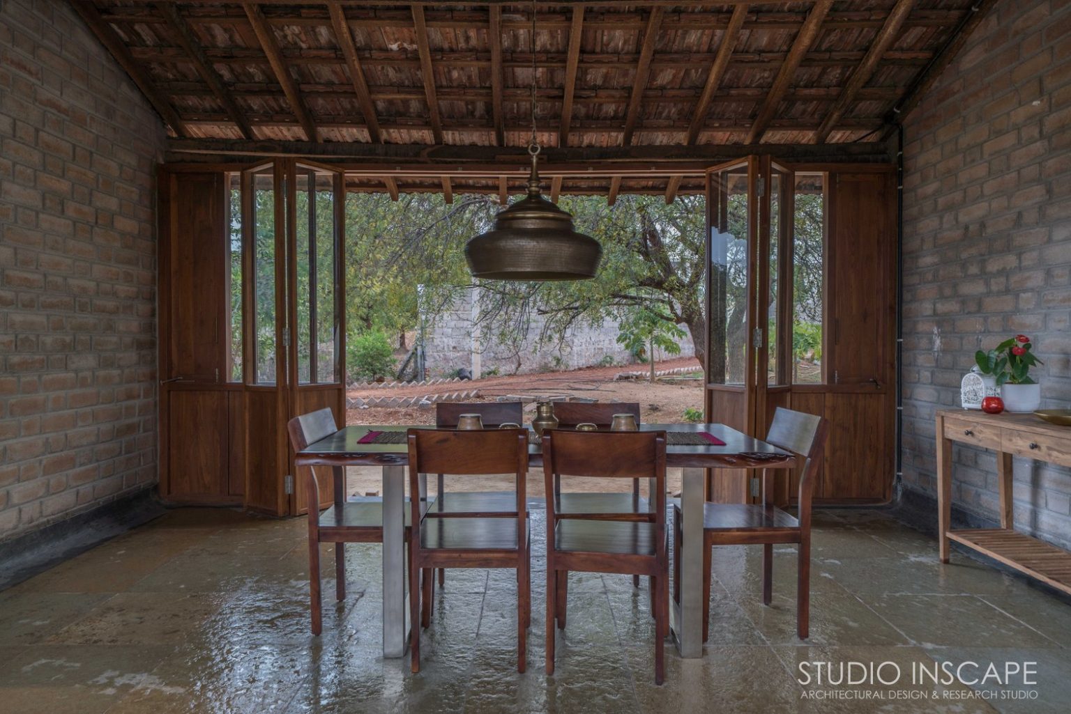 Earthy Farmhouse Design Weaved Around A Traditional Courtyard | Studio ...