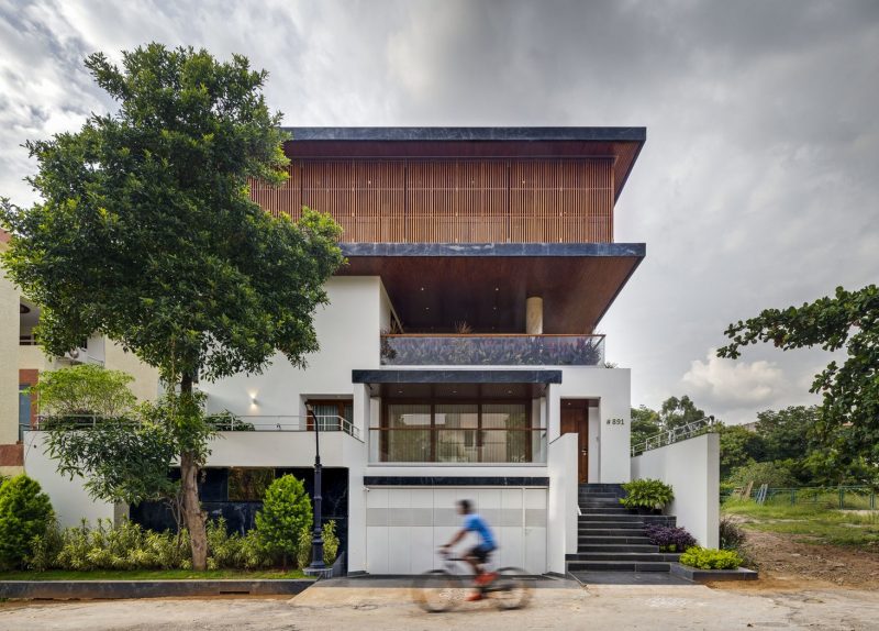 House Design Creates Balance Between Solid And Void| Between Spaces ...