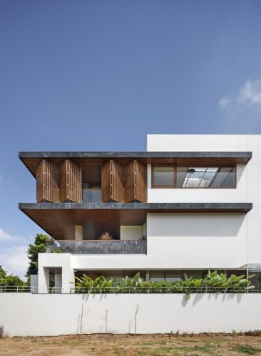 House Design Creates Balance Between Solid And Void| Between Spaces ...