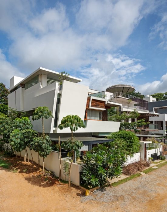 The Bungalow Has Striking Inclined Wall Which Adds Dynamism | Crest ...