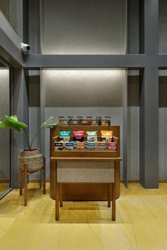 Retail Store Design Synchronously Allows Simplicity And Playfulness ...