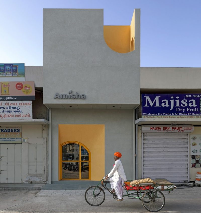 Retail Store Design Synchronously Allows Simplicity And Playfulness ...