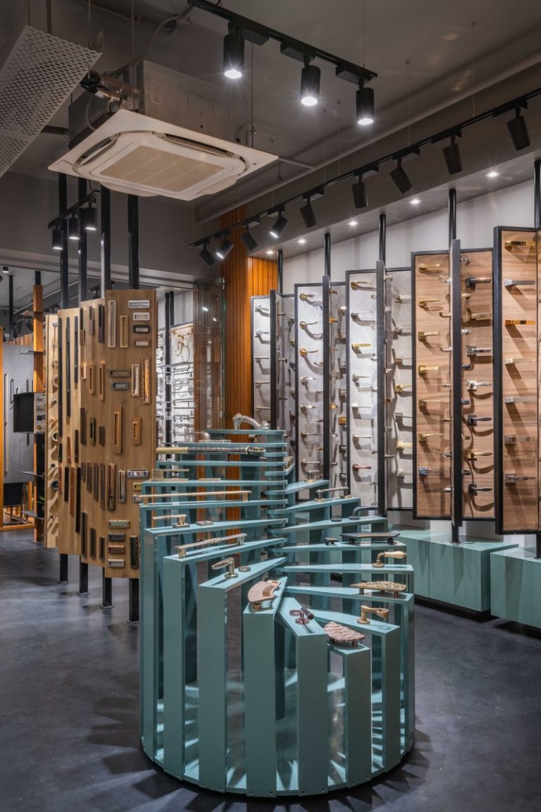Hardware Store Interior Drew The Concept Of Raw And Contrasted Elements ...