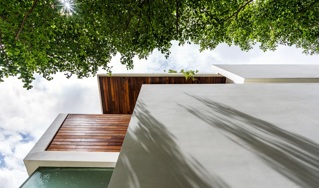 The Bungalow Has Striking Inclined Wall Which Adds Dynamism | Crest ...