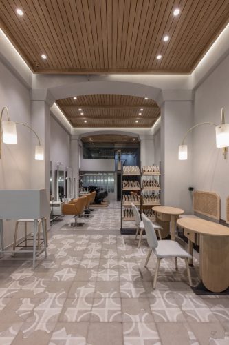 The Spotlight Salon Interiors Designed With Neutral Palette And Nature ...