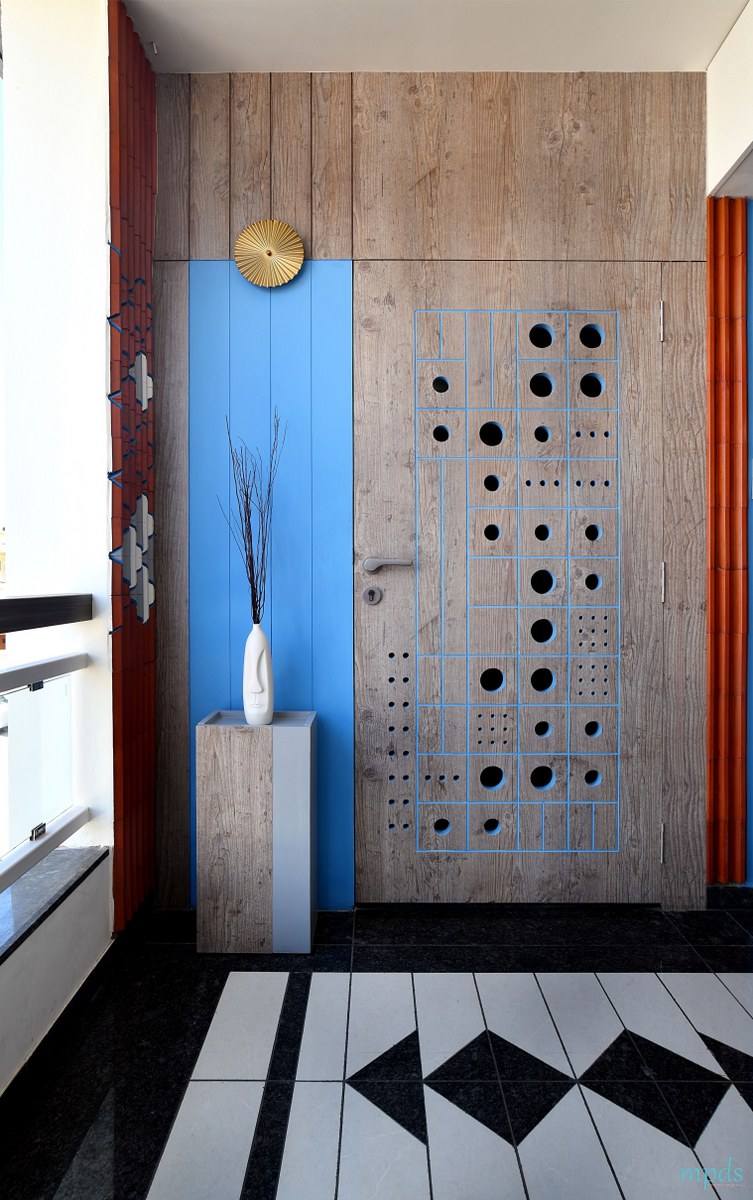 Clay sculpture and Brick pattern set the scene For This Apartment ...