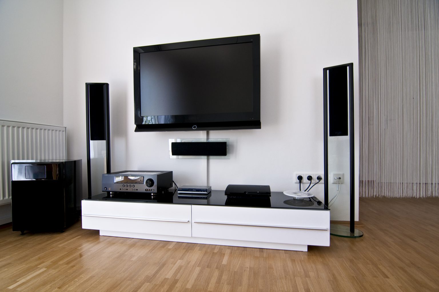 Decorating 101: 7 Basic Items You Should Always Have In Your Living ...