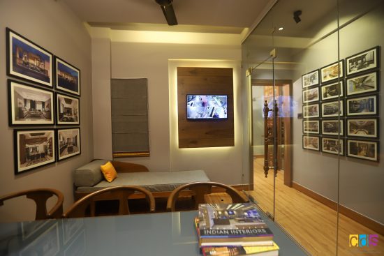 A Warm And Comfy Designer’s Workspace | Crazy Design Studio - The ...